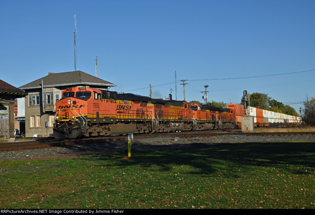 BNSF leading stack train